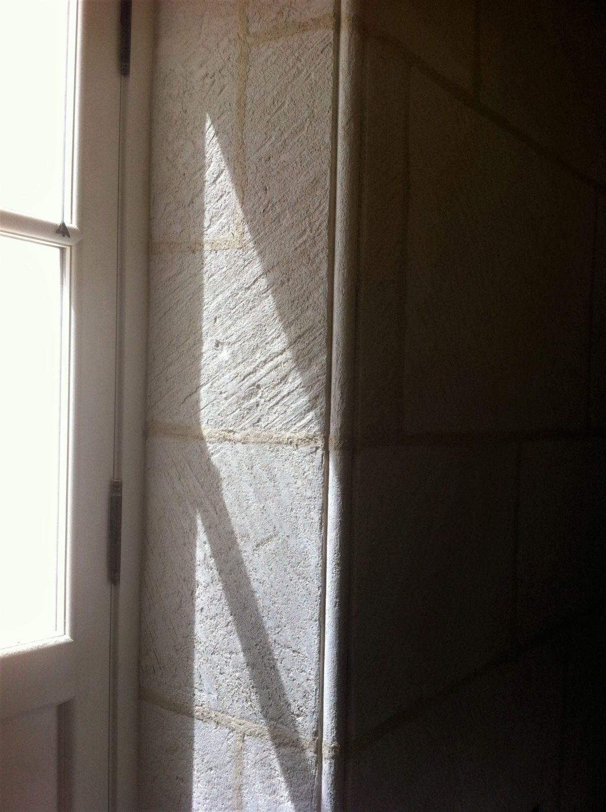 Restauration de décorations classiques en staff